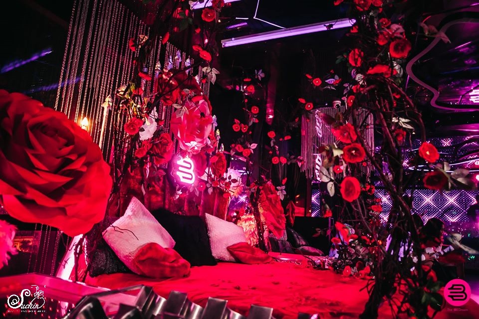 THE BEDroom - Bông Hồng đỏ ma mị, thu hút làm từ giấy mút xốp