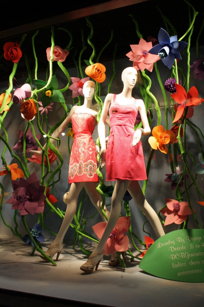 Ý TƯỞNG TRANG TRÍ WINDOW DISPLAY TỪ CÁC THƯƠNG HIỆU Lớn