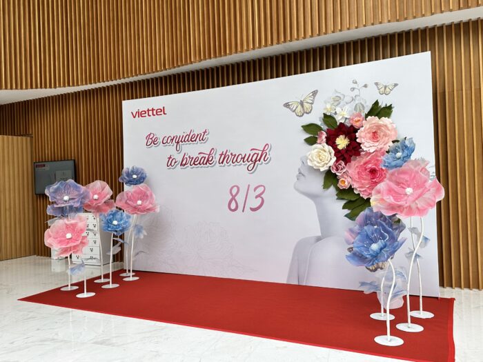 Tổng hợp backdrop trang trí 8/3 với hoa giấy mới nhất của Suchin