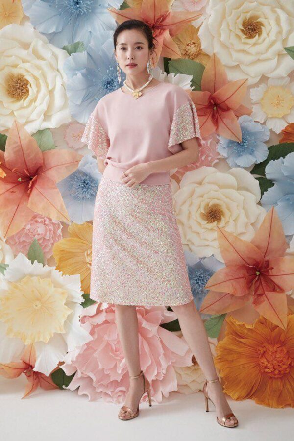 Backdrop chụp Lookbook ấn tượng - Hoa giấy Suchin